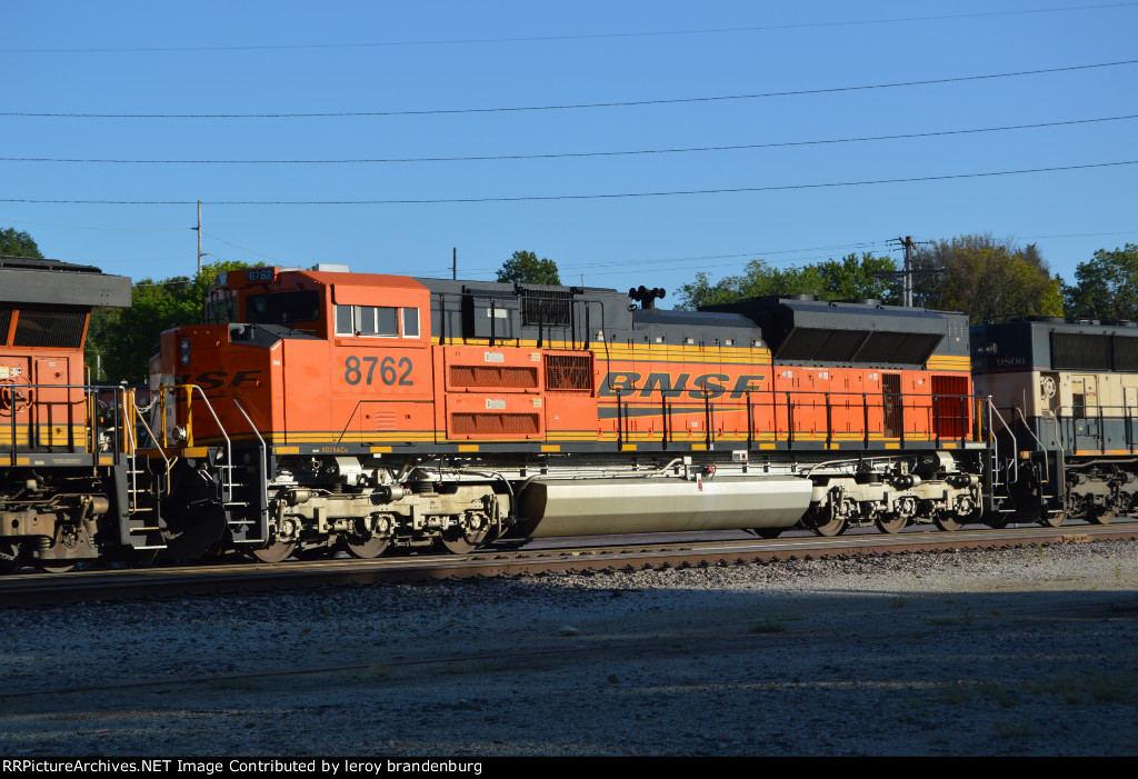 BNSF 8762